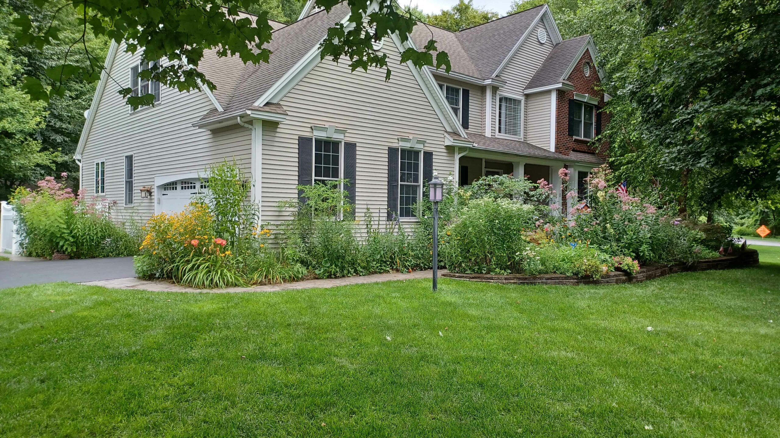 Low Maintenance Modern Front Yard Landscaping - Jessecology